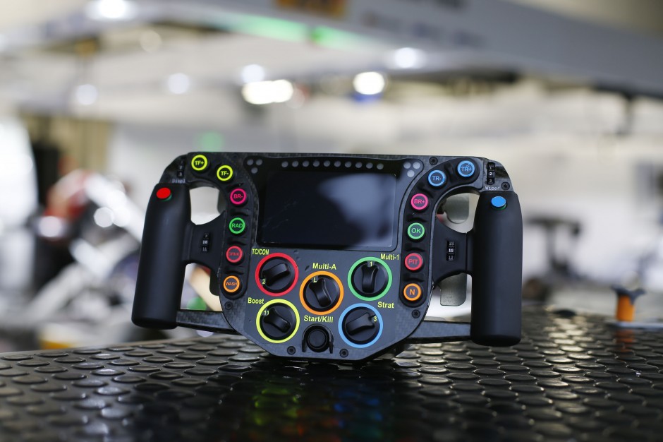 LMP1 Technology – Porsche 919 Hybrid Steering Wheel | Build Race Party