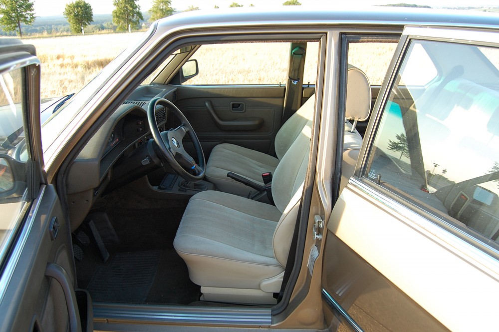 BMW E28 + V8-Power = Ultimate Sleeper? – Build Race Party